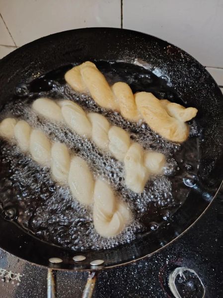 家庭油条制作方法_不用泡打粉怎么做油条-第1张图片-山城妙识