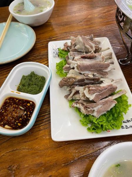 手把羊肉用哪个部位肉_羊前腿还是羊肋排-第1张图片-山城妙识