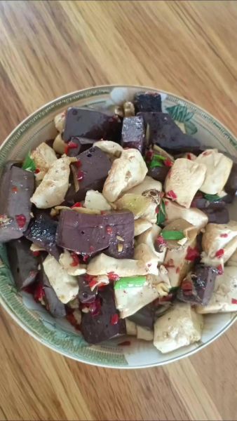 猪血和豆腐怎么烧好吃_猪血豆腐的家常做法-第2张图片-山城妙识 猪血和豆腐怎么烧好吃_猪血豆腐的家常做法-第2张图片-山城妙识