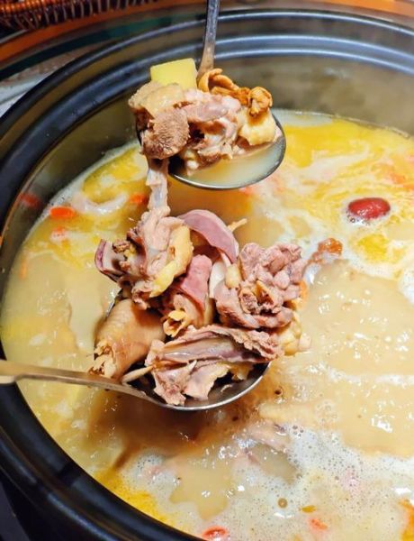 猪肚鸡火锅怎么做_猪肚鸡火锅底料推荐-第1张图片-山城妙识