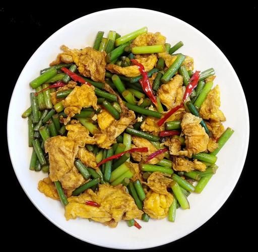 蒜薹炒鸡蛋怎么做_蒜薹炒鸡蛋的家常做法-第3张图片-山城妙识