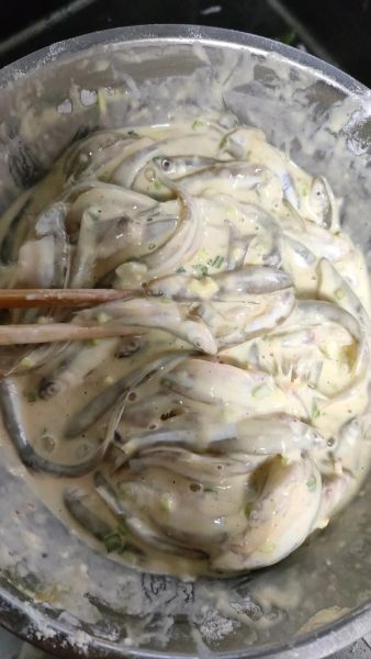 家常油炸小鱼怎么做_油炸小鱼酥脆不掉皮-第2张图片-山城妙识