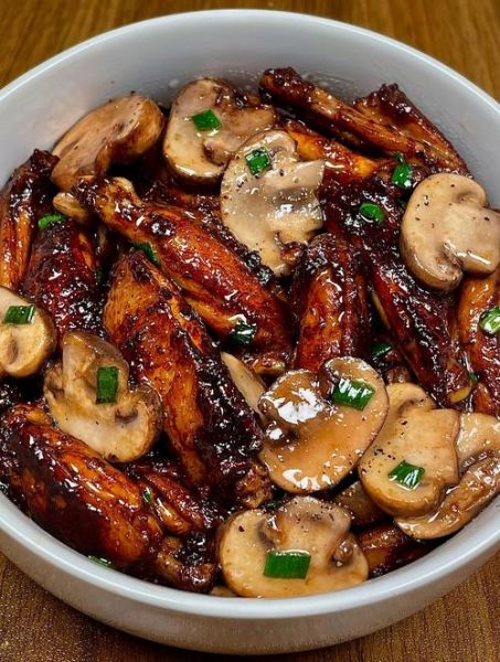 香菇鸡肉汤怎么做_香菇鸡肉汤的功效与禁忌-第3张图片-山城妙识 香菇鸡肉汤怎么做_香菇鸡肉汤的功效与禁忌-第3张图片-山城妙识