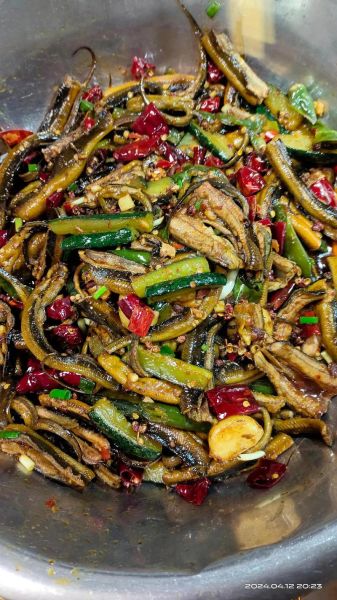 炒鳝鱼怎么炒好吃_鳝鱼去腥技巧-第2张图片-山城妙识