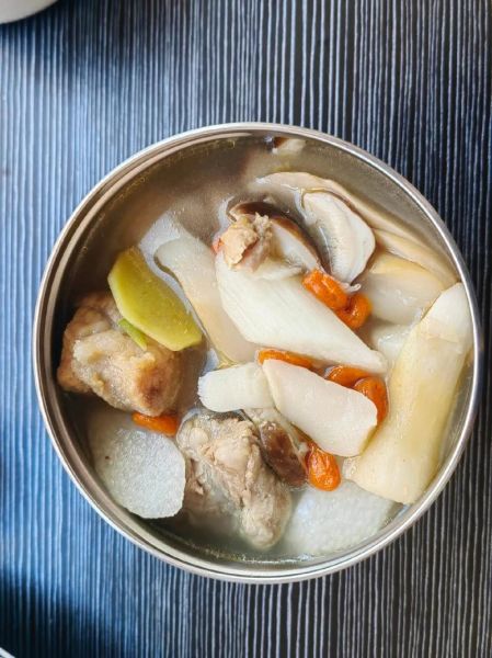 松茸汤怎么炖好喝_松茸汤的家常做法-第2张图片-山城妙识