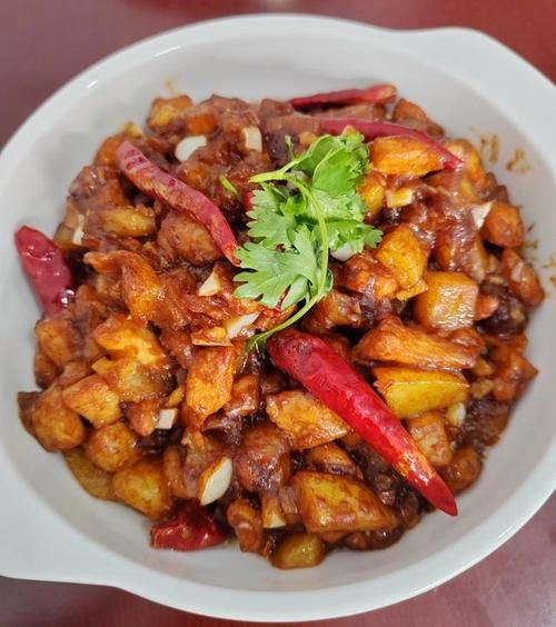 红烧土豆丁怎么做_红烧土豆丁用生抽还是老抽-第1张图片-山城妙识