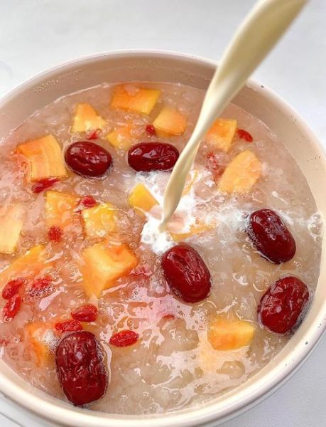 木瓜炖银耳怎么做_木瓜炖银耳的功效与禁忌-第1张图片-山城妙识