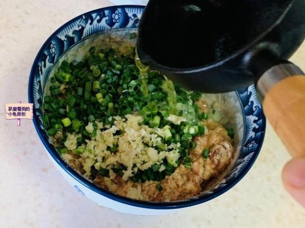 小笼包怎么和面_小笼包发面全过程-第2张图片-山城妙识