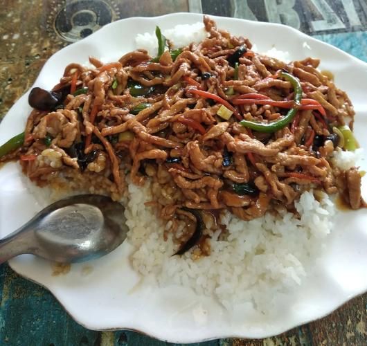 鱼香肉丝盖饭做法_鱼香肉丝盖饭热量高吗-第2张图片-山城妙识