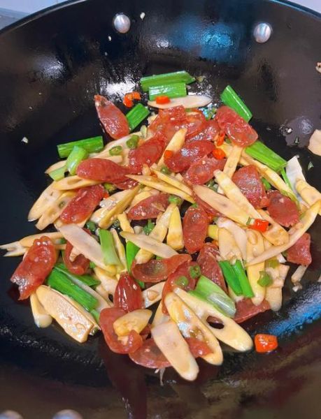 素炒竹笋怎么炒才脆嫩_竹笋焯水几分钟去涩味-第1张图片-山城妙识