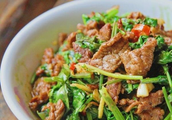 香菜炒肉丝怎么做_香菜炒肉丝最简单的做法-第2张图片-山城妙识
