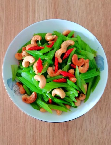西芹炒腰果怎么做_西芹炒腰果热量高吗-第1张图片-山城妙识