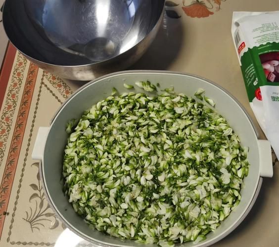 蒸槐花怎么做好吃_蒸槐花需要焯水吗-第1张图片-山城妙识 蒸槐花怎么做好吃_蒸槐花需要焯水吗-第1张图片-山城妙识