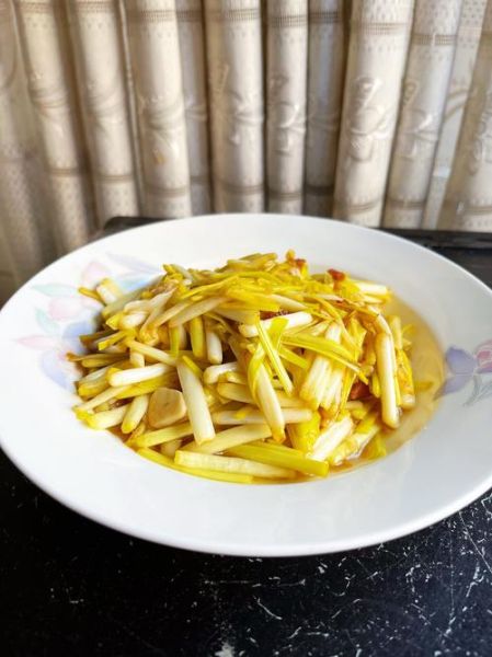 蒜黄炒肉怎么做_蒜黄炒肉用哪个部位肉-第2张图片-山城妙识 蒜黄炒肉怎么做_蒜黄炒肉用哪个部位肉-第2张图片-山城妙识