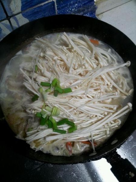 金针菇鸡汤的家常做法_怎么炖更鲜美-第2张图片-山城妙识