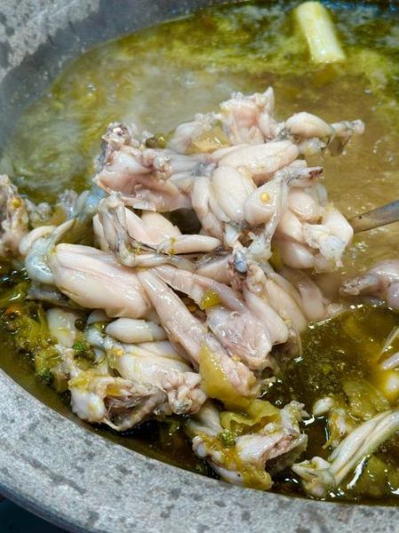 石锅牛蛙怎么做好吃_石锅牛蛙做法步骤详解-第3张图片-山城妙识