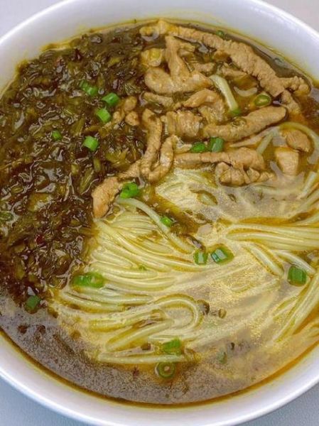 白菜肉丝面怎么做好吃_家常白菜肉丝面做法-第1张图片-山城妙识