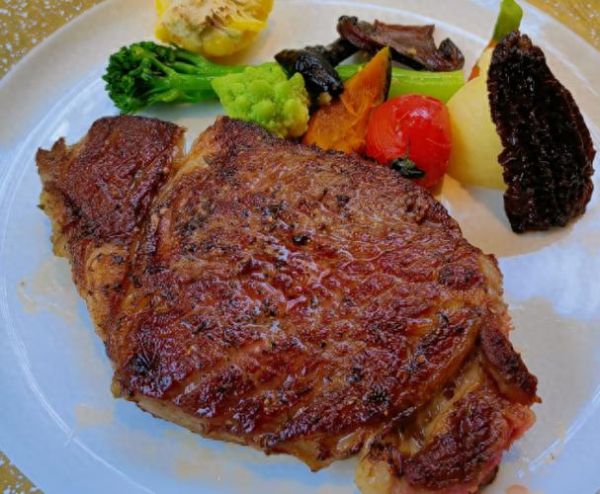 牛排怎么煎才嫩_牛排煎几分钟最嫩-第3张图片-山城妙识