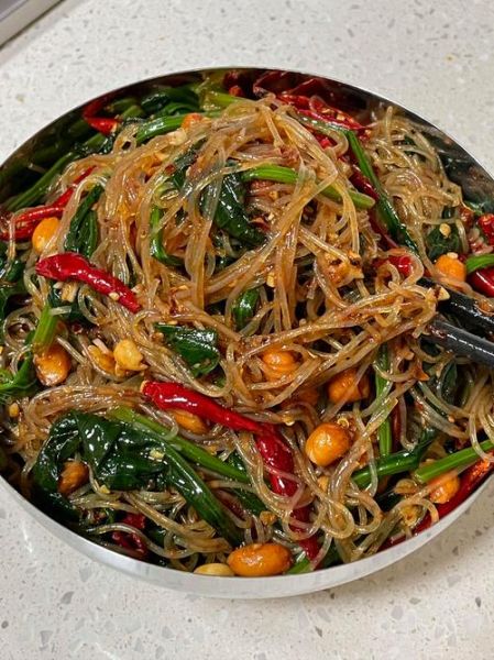 凉拌菠菜粉丝怎么做_菠菜粉丝凉拌窍门-第1张图片-山城妙识