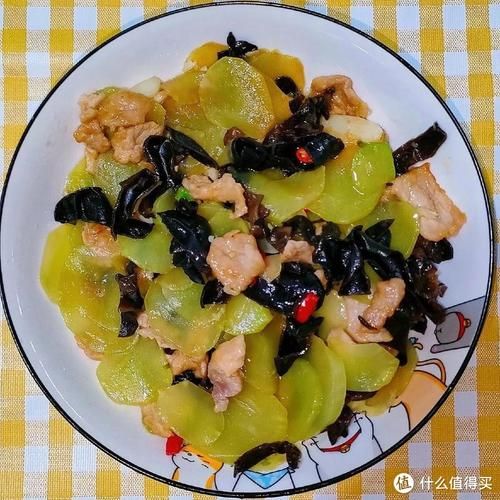 莴笋炒木耳怎么炒好吃_莴笋炒木耳要不要焯水-第1张图片-山城妙识 莴笋炒木耳怎么炒好吃_莴笋炒木耳要不要焯水-第1张图片-山城妙识