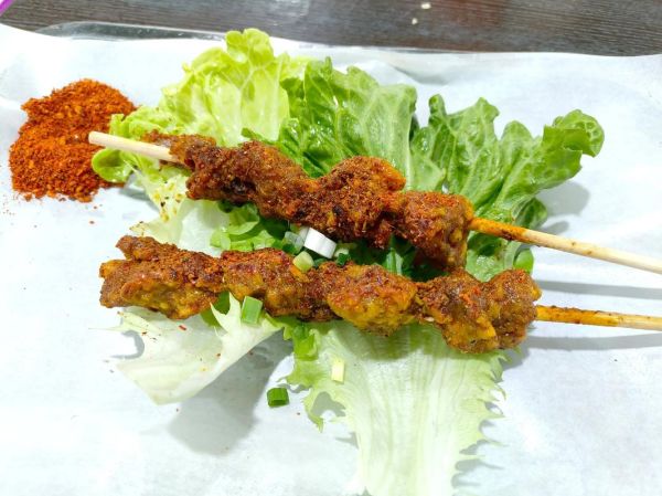 烤羊肉串用什么腌料_羊肉串腌制多久才入味-第1张图片-山城妙识