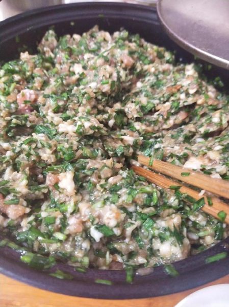 韭菜肉馅饺子馅正宗调法_韭菜饺子馅怎么调才好吃-第1张图片-山城妙识