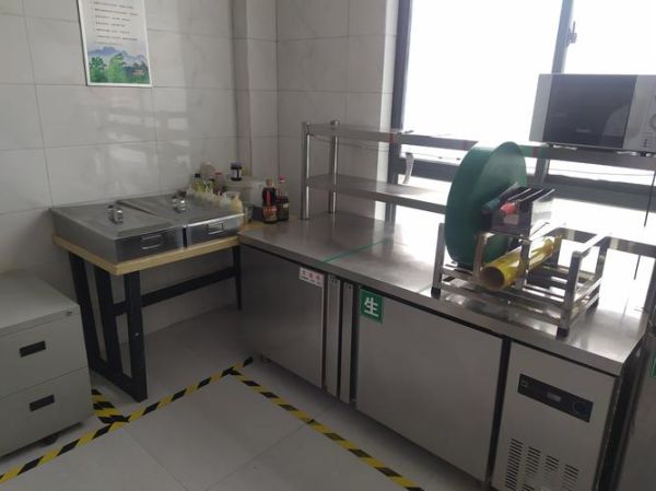 凉菜间标准图片_凉菜间布局规范-第2张图片-山城妙识 凉菜间标准图片_凉菜间布局规范-第2张图片-山城妙识