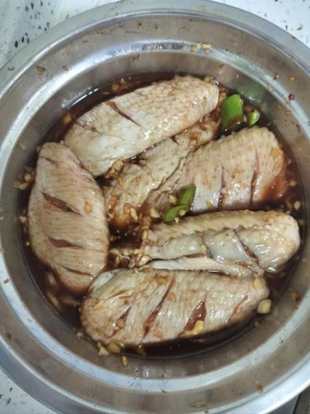 腌制鸡翅怎么入味_鸡翅腌制多久最好-第1张图片-山城妙识