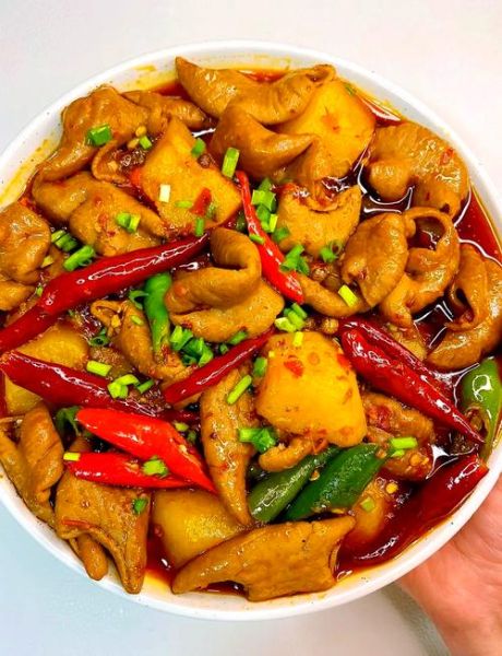 土豆红烧肥肠怎么做好吃_肥肠焯水多久才没腥味-第1张图片-山城妙识