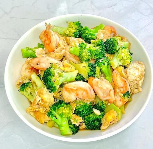 西兰花炒虾仁怎么炒才嫩_西兰花炒虾仁用焯水吗-第1张图片-山城妙识