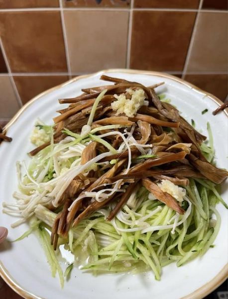 腊八蒜拌三丝怎么做_腊八蒜拌三丝用哪些食材-第2张图片-山城妙识