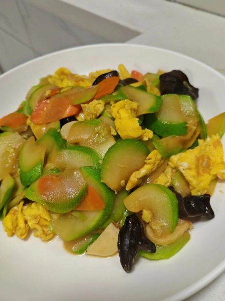 苦瓜木耳炒鸡蛋怎么做_苦瓜木耳炒鸡蛋的营养价值-第1张图片-山城妙识