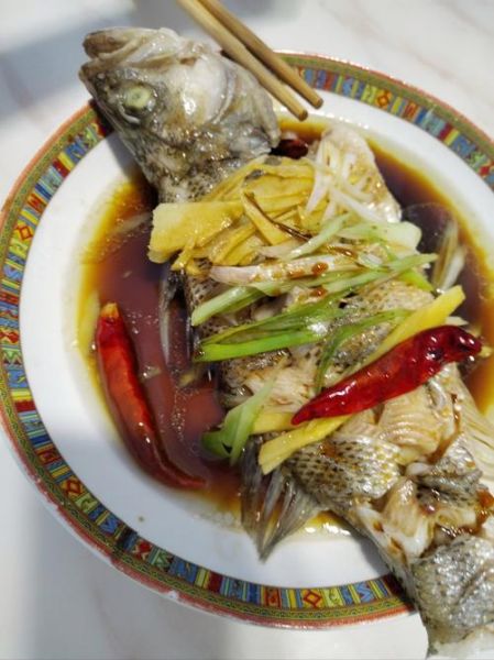 清蒸鱼怎么做才鲜嫩_清蒸鱼做法大全家常-第2张图片-山城妙识