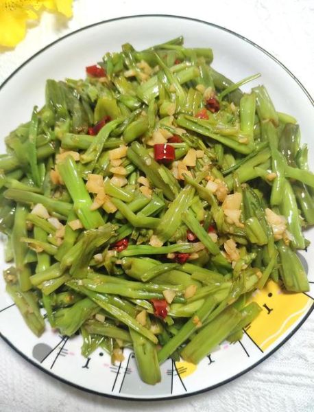 辣椒炒空心菜梗怎么做_空心菜梗炒多久才脆-第1张图片-山城妙识 辣椒炒空心菜梗怎么做_空心菜梗炒多久才脆-第1张图片-山城妙识