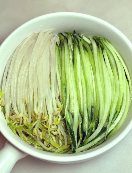 凉拌黄瓜丝怎么做_黄瓜丝怎么切才脆-第1张图片-山城妙识 凉拌黄瓜丝怎么做_黄瓜丝怎么切才脆-第1张图片-山城妙识