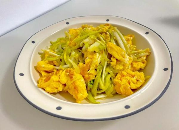 蒜黄炒鸡蛋怎么做才好吃_蒜黄炒鸡蛋的窍门-第3张图片-山城妙识