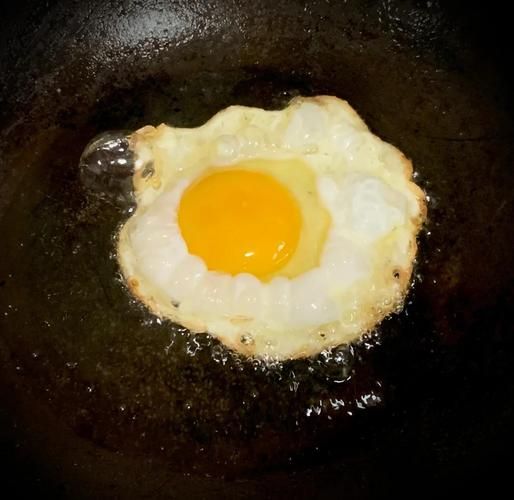 怎样煎荷包蛋不糊_煎荷包蛋不粘锅技巧-第1张图片-山城妙识