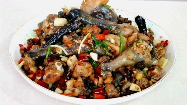 红烧乌鸡怎么做好吃_红烧乌鸡的家常做法-第2张图片-山城妙识