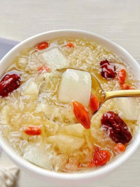 银耳汤的最佳搭配食物_银耳汤加什么食材更润肺-第3张图片-山城妙识