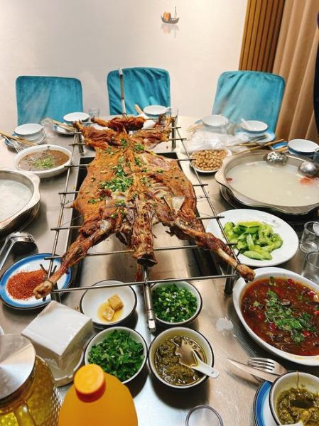 烤全羊图片大全_烤全羊怎么做才外酥里嫩-第1张图片-山城妙识