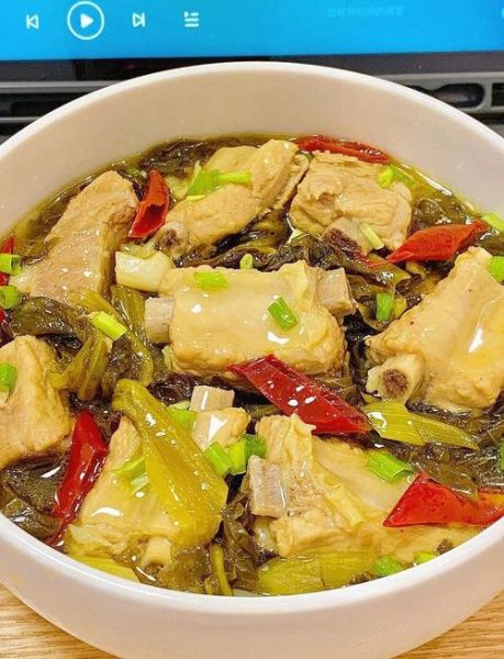 酸菜炖排骨怎么做_东北正宗做法-第1张图片-山城妙识