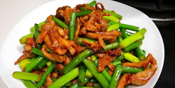 炒肉丝怎么炒_肉丝炒多久才嫩-第2张图片-山城妙识