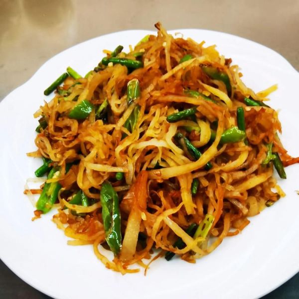 蒜苔炒饼丝怎么做_蒜苔炒饼丝的家常做法-第3张图片-山城妙识