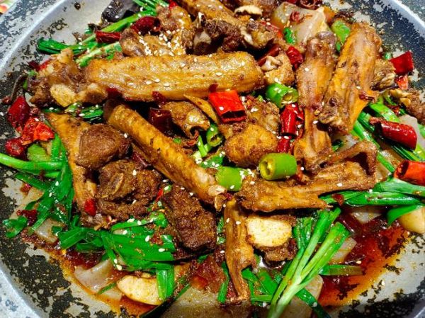 干锅鸭怎么做好吃_干锅鸭的做法大全-第2张图片-山城妙识