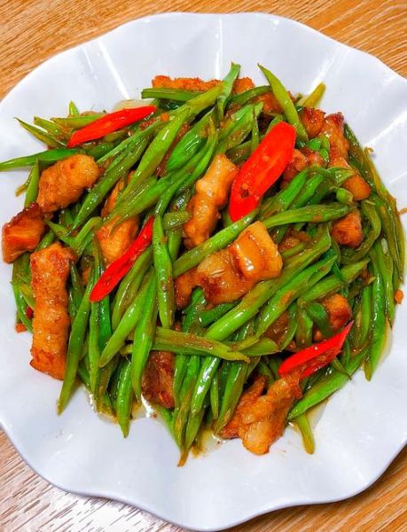 四季豆炒肉片怎么做好吃_四季豆炒肉片用焯水吗-第1张图片-山城妙识 四季豆炒肉片怎么做好吃_四季豆炒肉片用焯水吗-第1张图片-山城妙识