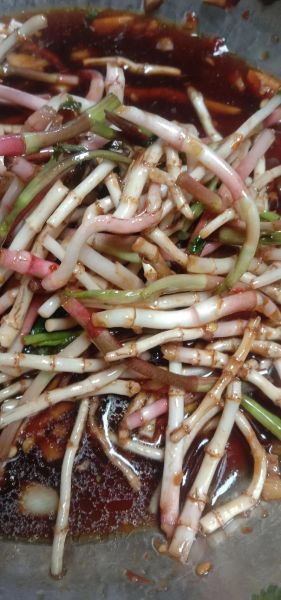 鱼腥草怎么凉拌好吃_鱼腥草炒腊肉做法-第1张图片-山城妙识 鱼腥草怎么凉拌好吃_鱼腥草炒腊肉做法-第1张图片-山城妙识