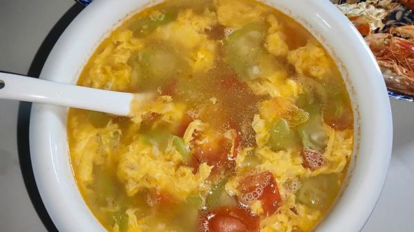 西红柿丝瓜汤怎么做_丝瓜汤需要焯水吗-第3张图片-山城妙识