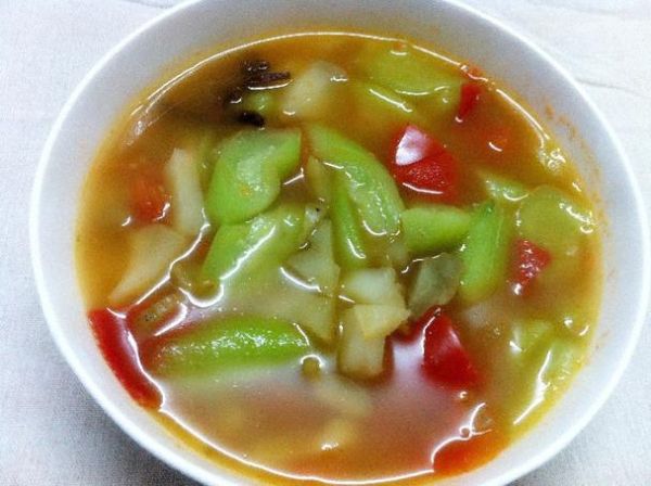 西红柿丝瓜汤怎么做_丝瓜汤需要焯水吗-第2张图片-山城妙识