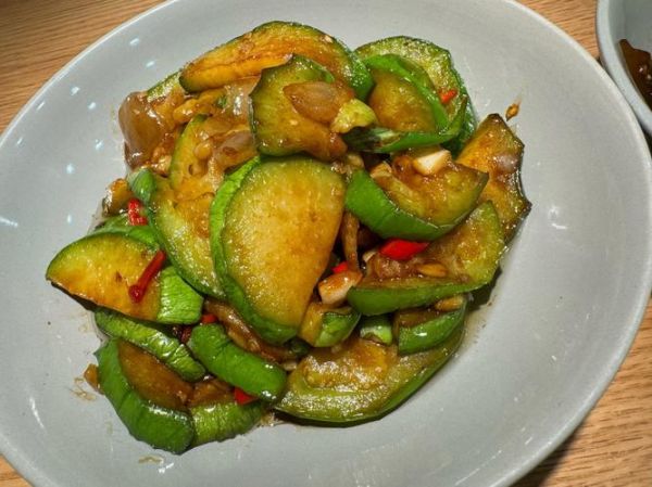 清炒茄子怎么做好吃又简单_清炒茄子不吸油技巧-第1张图片-山城妙识