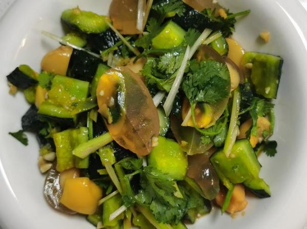 凉拌变蛋怎么调好吃_变蛋凉拌汁配方-第3张图片-山城妙识